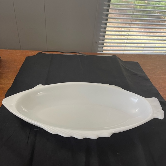 Glassbake | Kitchen | Vintage Large 8 Glassbake Milk Glass Fish Shaped ...